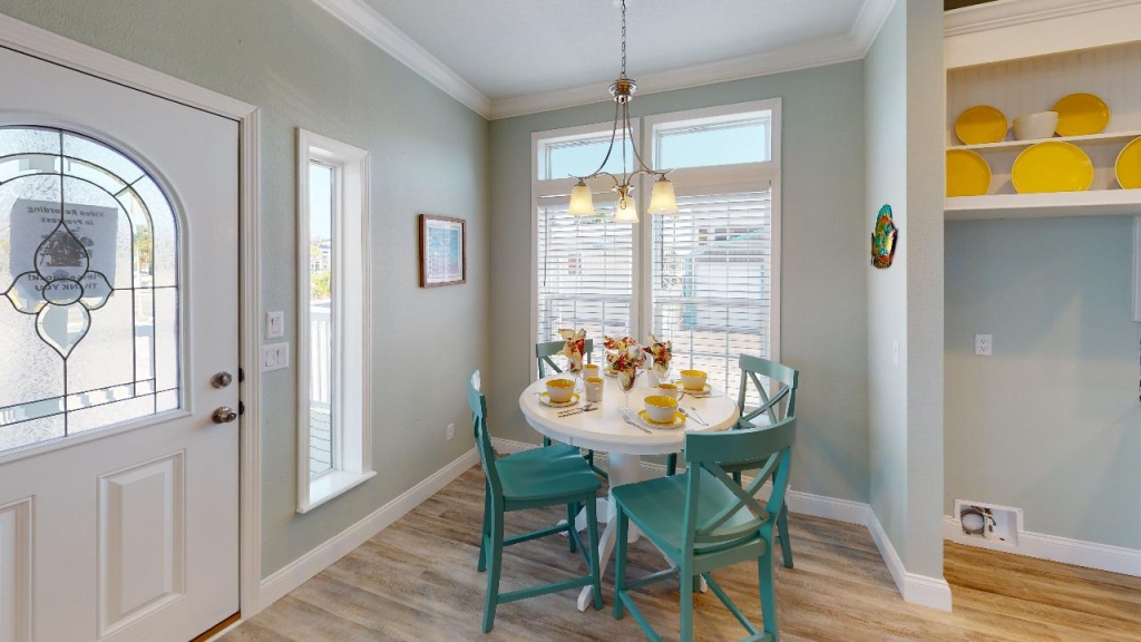 Anna-Maria-2022-Dining-Room - Jacobsen Mobile Homes - Plant City